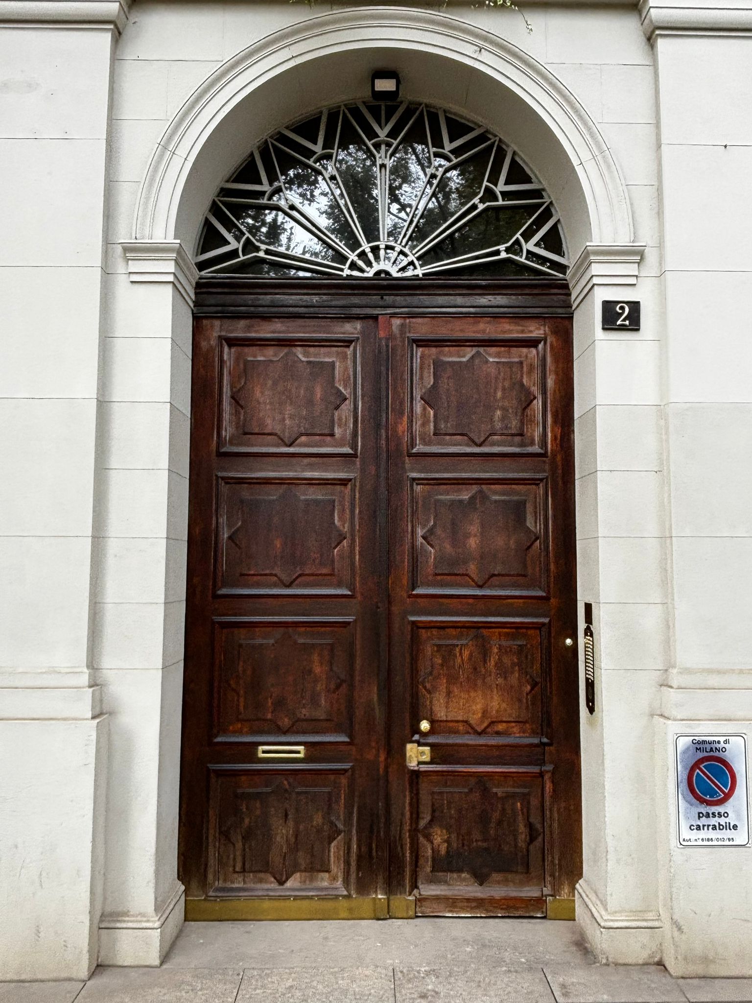 Restauro portoni in legno: ville e palazzi storici - Vecchi Tempi